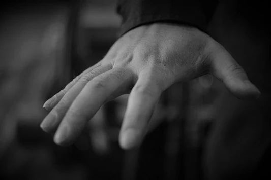 Suffer from swollen hands? Here are the causes and solutions for athle ...